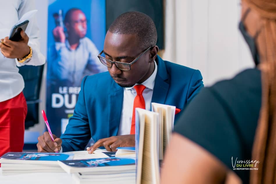 "Le reporter du feu", un livre de Fidèle Kitsa pour relater la dernière éruption volcanique du ...