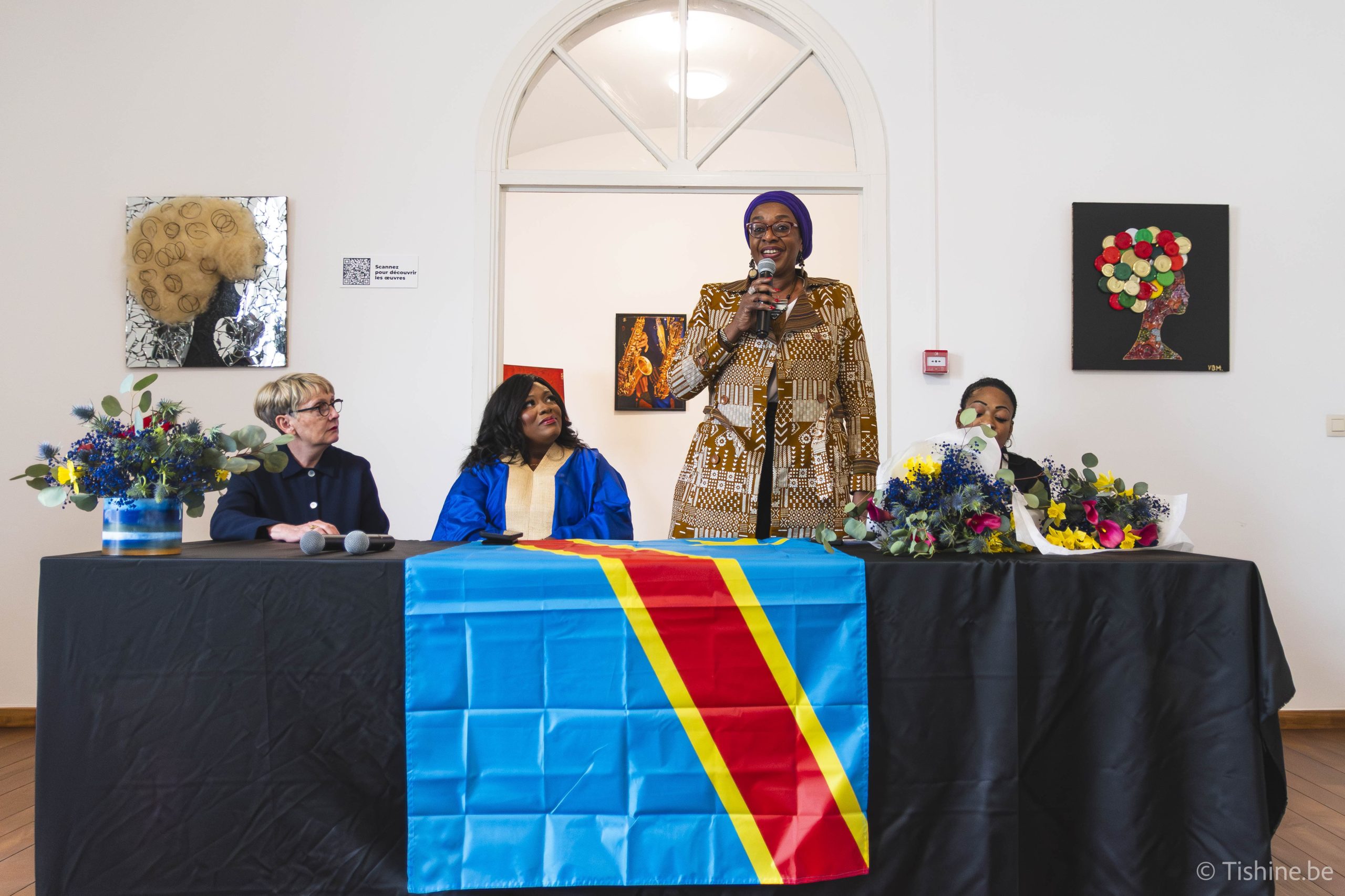 La ministre congolaise de la culture, Yolande Elebe, visite le centre ...